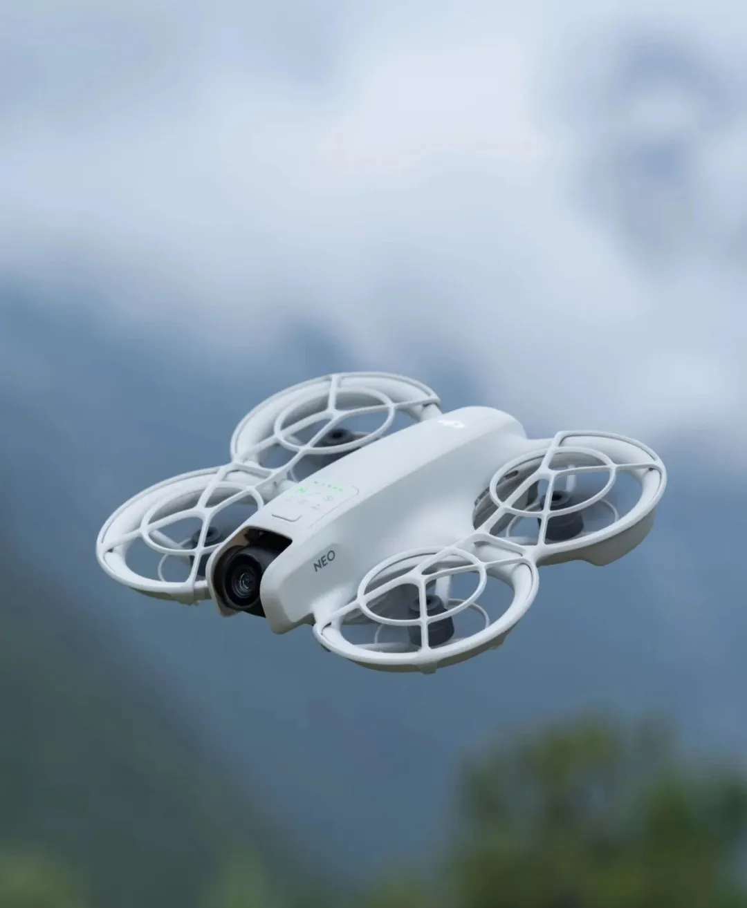 大疆 DJI Neo 掌上 Vlog 无人机，无需遥控器，掌上起降即可拍大片 - 万航星空